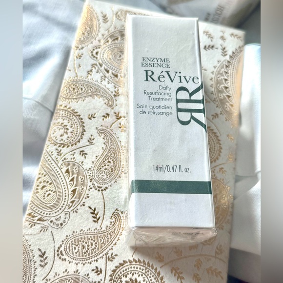 Revive | Skincare | Rarervive Enzyme Essence Daily Resurfacing ...